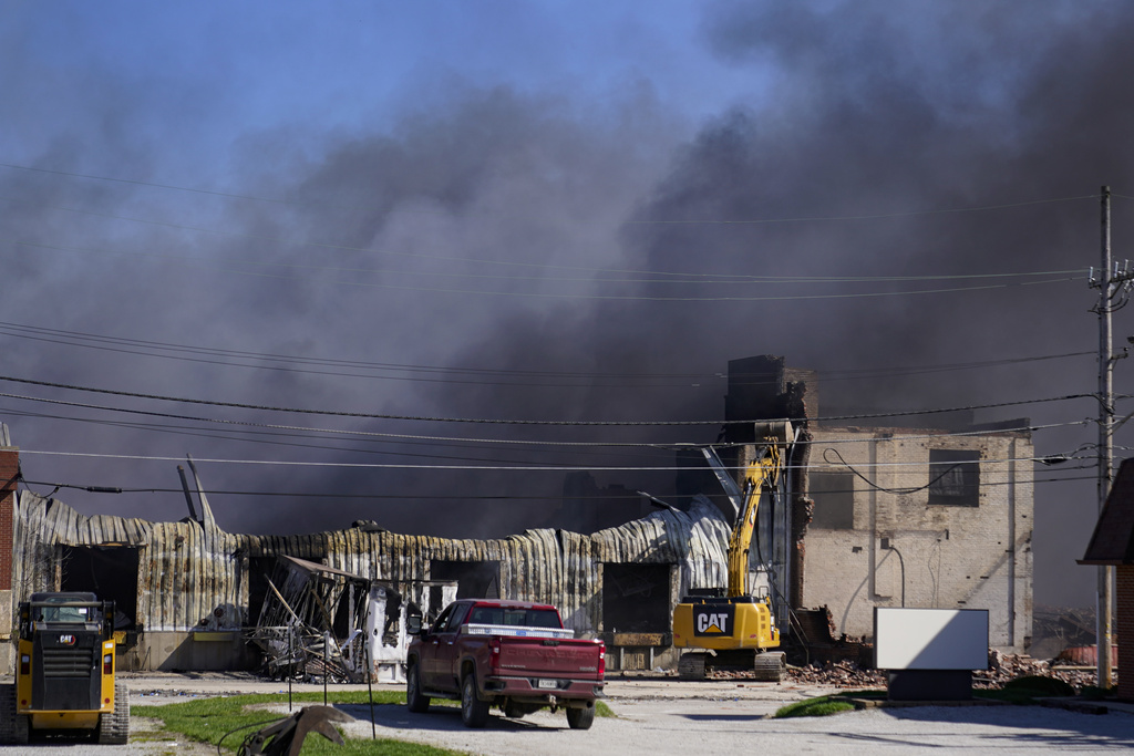 Hundreds forced from Indiana homes as plastics fire burns | News ...